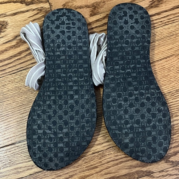 Sanuk | Shoes | Sanuk Black And Cream Womens Sandals | Poshmark